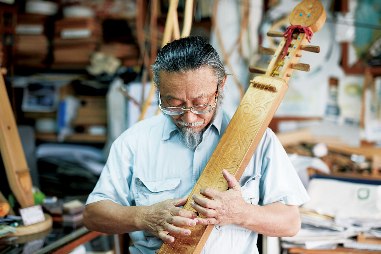 TONKORI Ainu String Instruments and Woodcarver Shigehiro Takano ...